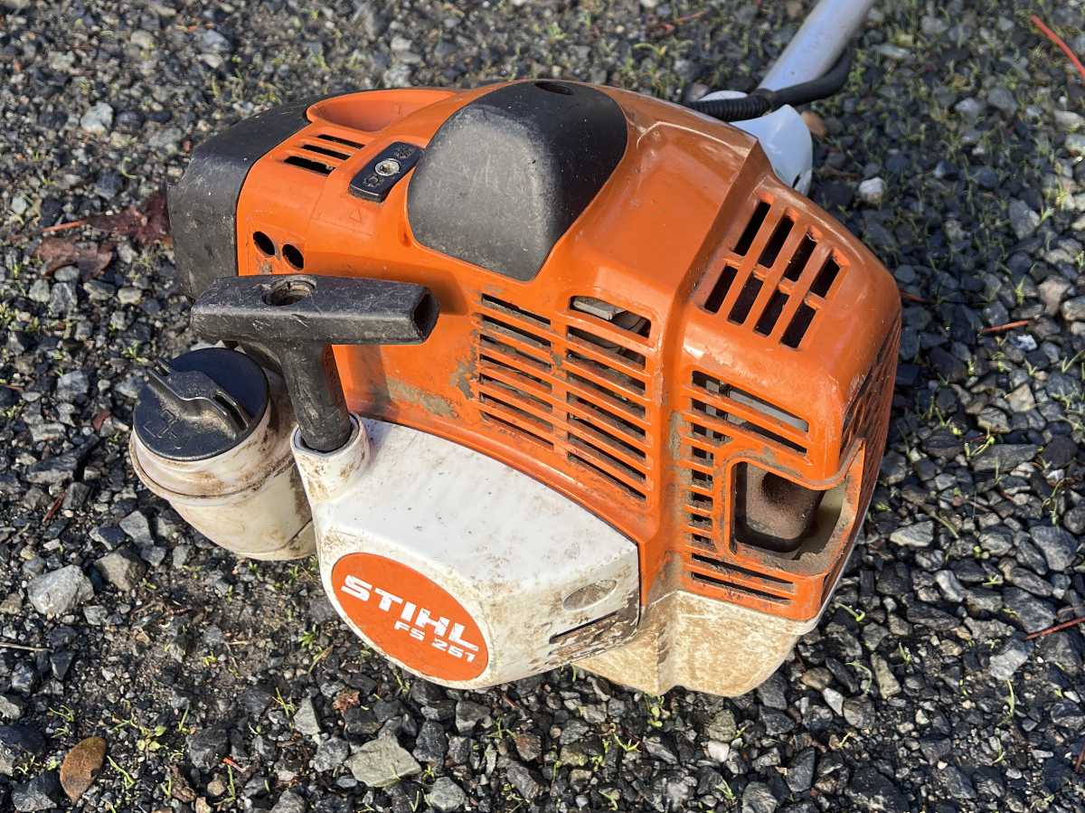 STIHL FS 251 Trimmer: A Comprehensive Review - Earl's Yard Services